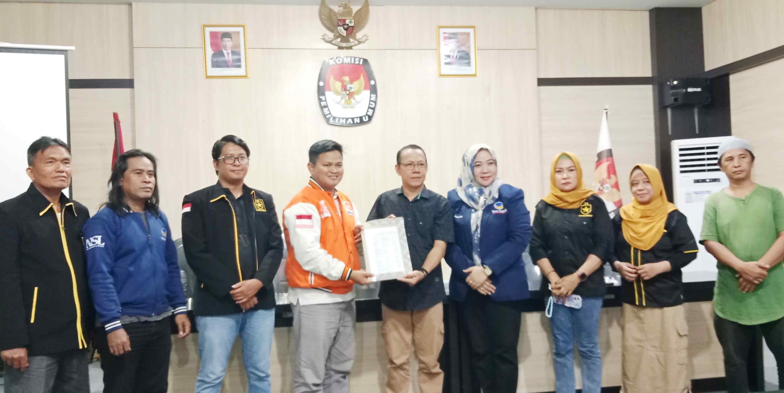 Koalisi Pengusung AMIN Serahkan Daftar Tim Kampanye ke KPU Poso - POSOLINE